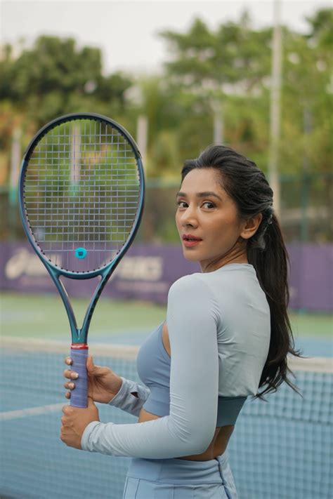 Galeri Foto Seksi Fanny Ghassani Work Out Dzargon