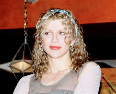 Pin De 𝄞 ࿐₊˚⊹ Em Hole