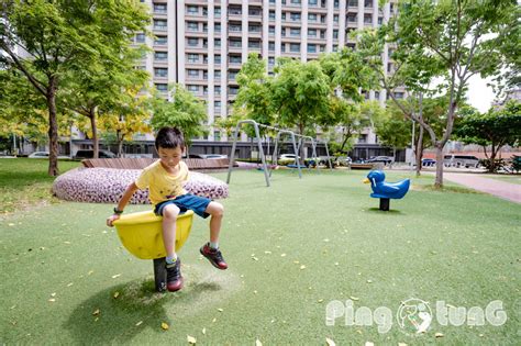 高雄鳳山景點〡五甲公園〡五甲公園特色遊戲場 水珠遊戲塔 高雄玩水公園 生態池景觀步道 小菲親子玩樂生活