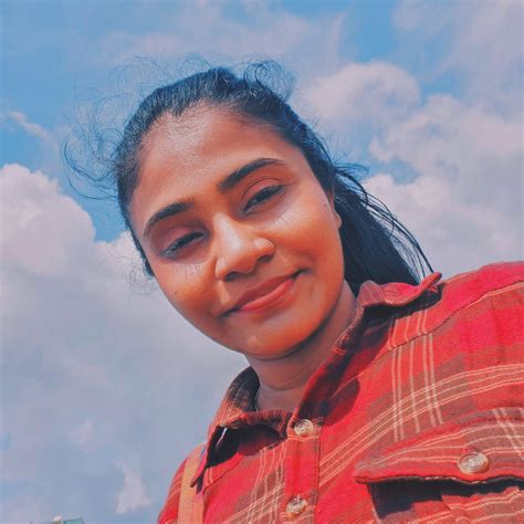 Vinuri Nihara Medium