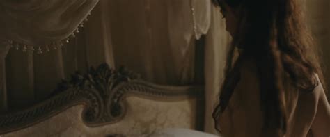 Mia Wasikowska Nue Dans Madame Bovary Ii