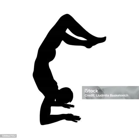 손잡이 전갈 포즈 또는 Vrschikasana에 요기 남자 요가 손은 강도 개선을 위해 서있다 벡터 일러스트레이션 요가에 대한