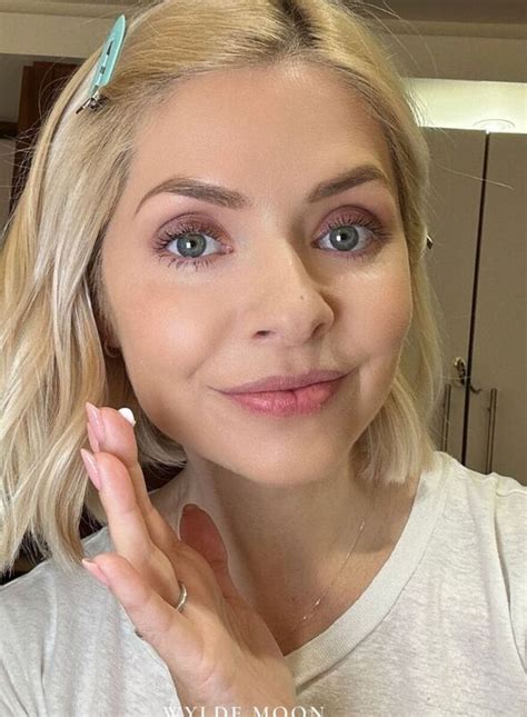 Holly Willoughby Shares Glowing Snap After Phil Schofields Bombshell