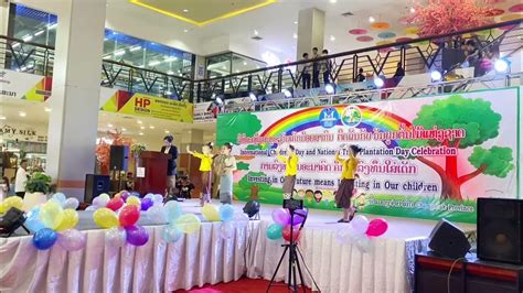 ນັກຮຽນໂຮງຮຽນປະຖົມມິດຕະພາບລາວ ຫວຽດໄດ້ເຂົ້າຮ່ວມແຂ່ງຂັນຮ້ອງເພງຢູ່ແຟຣນຊິບມໍໃບບົດເພງ ອຸດົມໄຊແດນງາມ