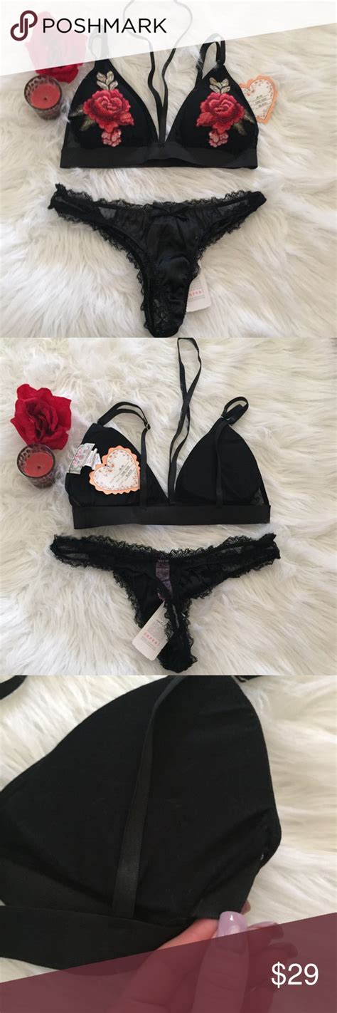 Gorgeous Rosette Bra And Thong Set