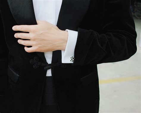 How To Put On Cufflinks 10 Simple Tips With Tutorial