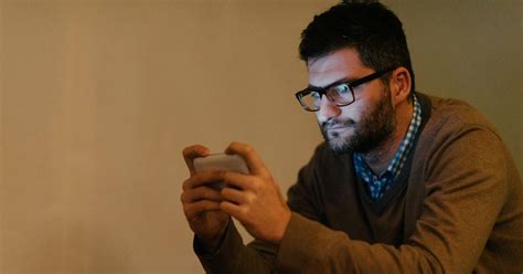 Blue Light And The Retina Associated Retina Consultants Associated