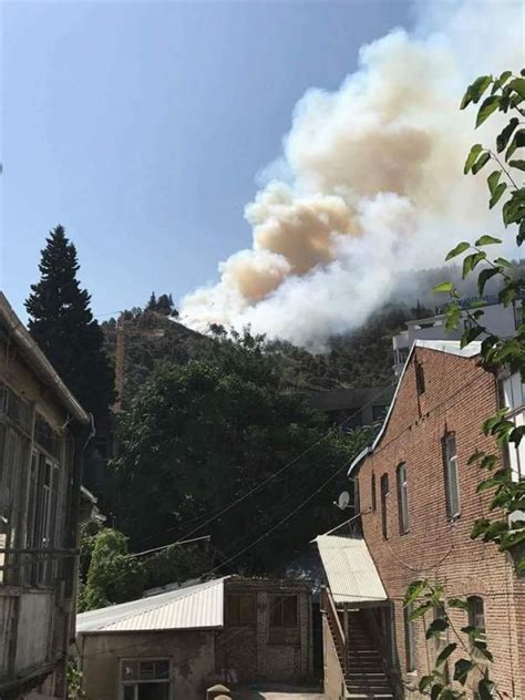 ხანძარი მთაწმინდაზე ხანძრის სალიკვიდაციო სამუშაოებში ვერტმფრენი ერთვება