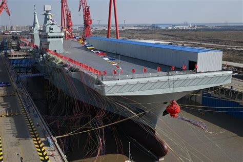中国海军076两栖攻击舰首舰下水 命名为四川舰新浪图片