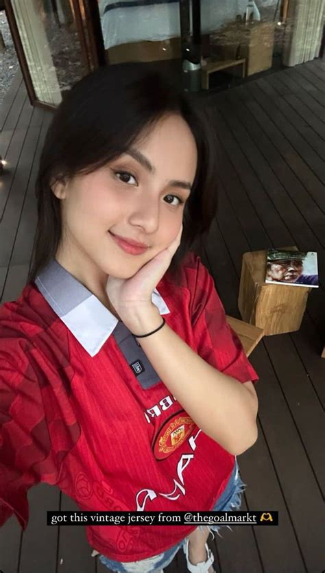 Pin Oleh Bart De Veire Di Uniform Di 2024 Orang Cantik Wajah Gadis