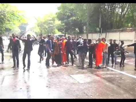 කඳුළු ගෑස් ජල ප්‍රහාර මැද අද කොළඹ වි වි සිසුන් සහ පොලීසිය ගැටෙයි Video Lnw Sinhala