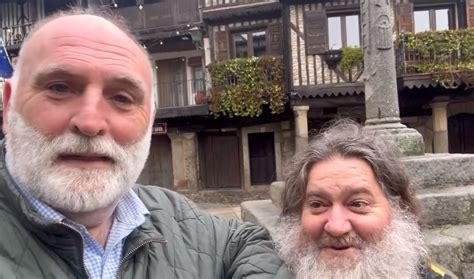 josé andrés apoya a la alberca para ganar el concurso de ferrero rocher