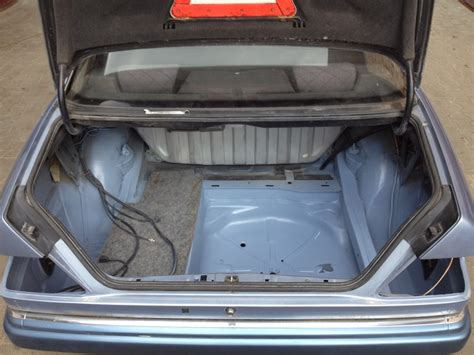 Багажное отделение и пол в салоне — Mercedes Benz E Class W124 2 2 л 1994 года кузовной