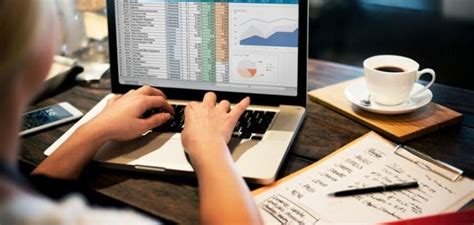How To Create A Pivot Table In Microsft Excel