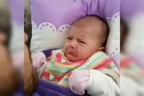 爸爸太坏了，学猫叫把宝宝吓哭，网友：生个宝宝就是为了玩的 宝宝 网友 爸爸