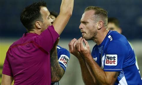 Ο ΜΠΕΝΕΤ ΔΕΝ ΑΦΗΝΕΙ ΤΙΠΟΤΕ ΣΤΗΝ ΤΥΧΗ ΤΟΥ ΒΡΕΘΗΚΕ ΣΤΟ ΠΕΡΙΣΤΕΡΙ ΜΑΖΙ ΜΕ ΤΟΝ ΜΑΝΤΑΛΟ ΚΑΙ ΕΙΔΑΝ ΤΟΝ