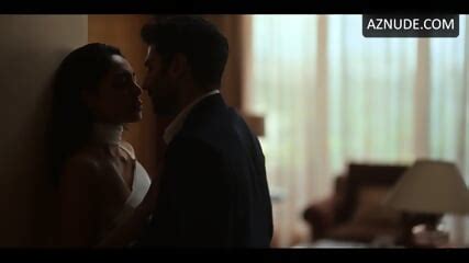 Sobhita Dhulipala Hot Kiss