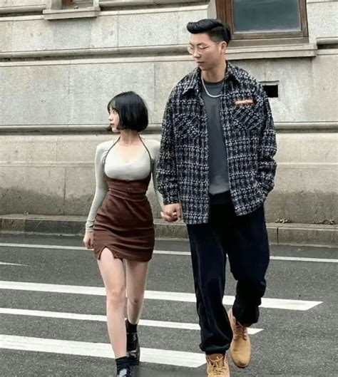 这对情侣身高差有点大！ 搜狐大视野 搜狐新闻