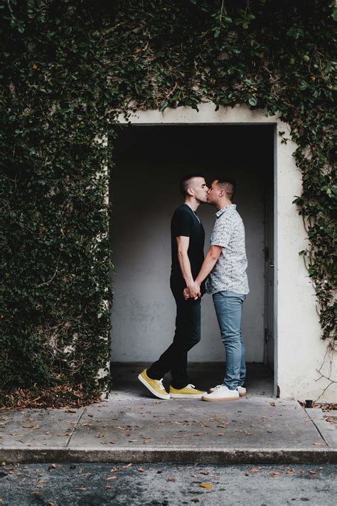 Romantickissesonneck Photos Download The Best Free Romantic