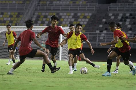 Timnas Indonesia U 19 Latihan Siang Hari Jelang Lawan Hong Kong Shin