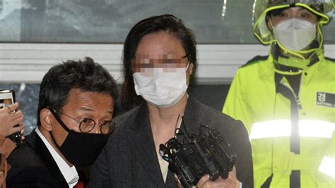 자녀 입시비리·사모펀드 의혹 정경심 구속기간 만료료 석방