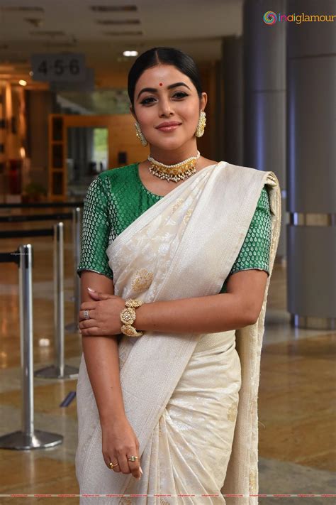 Shamna Kasim Actress Hd Photosimagespics And Stills