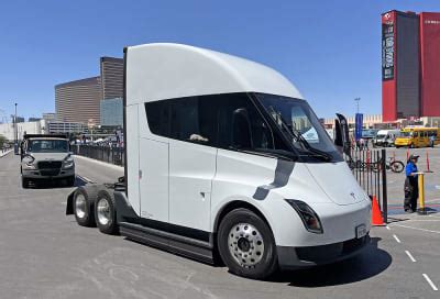 New Tesla Semi Truck Specks 1300 Km Of Electric Truck Range 10 Tons