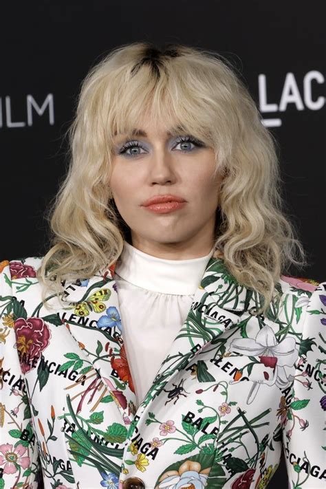 Miley Cyrus Assures Fans She Is Safe After Emergency Plane Landing