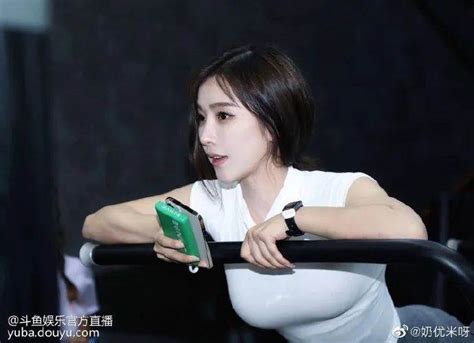 36e美女主播，尤物身材太撩人，看完營養跟不上了