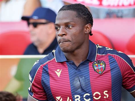 Etta Eyong Desestima Una Oferta De 24 Millones Del Cska Moscú Ser