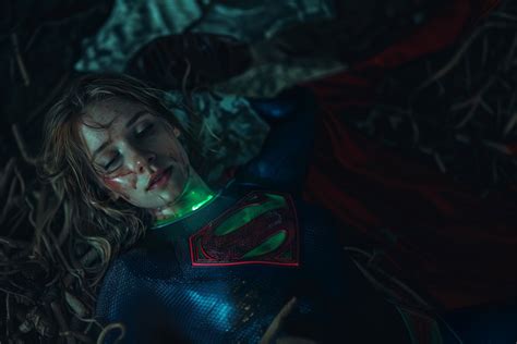 Supergirl Is Weakened By Kryptonite 3 By Kyhcho On Deviantart