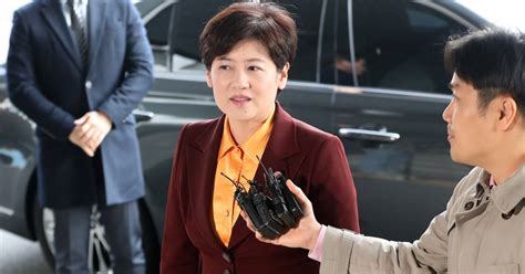 강은희 대구교육감 검찰 소환6시간 조사받아