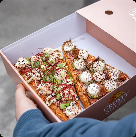 Crusty Slices Konzept Perfekte Kombi Aus Croissant And Pizza