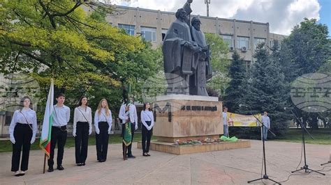 Средно училище „Св св Кирил и Методий“ в Добрич награди учители и ученици на празника си Утро