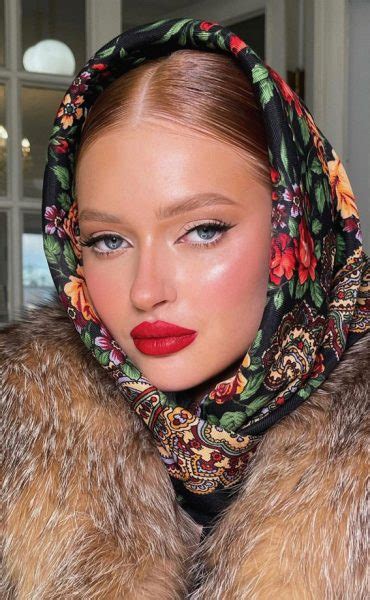 22 Glam Festive Season Makeup Ideas Subtle Eyes Red Lips
