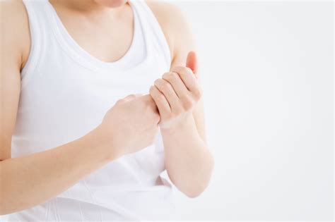 指の骨にひびが入ったら｜どんな症状？完治までの期間は？放置するとどうなる？ Medicalook メディカルック