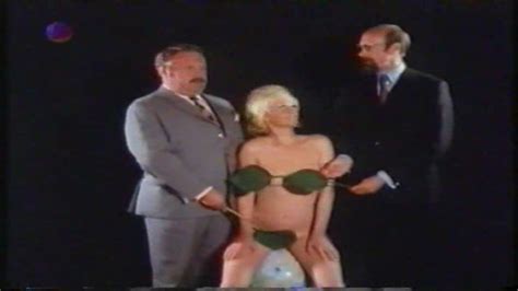 Naked Christie Ericsson In Die Goldene Banane Von Bad Porno