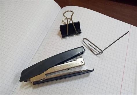 Как маленьким степлером сшить толстую пачку бумаги 1001 Самоделка Дзен
