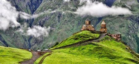 დღიანი ყაზბეგის ტური კომფორტული მინივენით 0 Gel Georgian Wild Tours