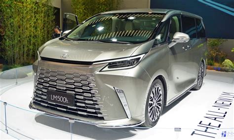 ภาพคนจรง All new Lexus LM รน 4 ทนง สงตรงจากเซยงไฮมอเตอร