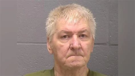 Un Homme De 71 Ans De Lillinois Accusé Du Meurtre Dun Autre Résident