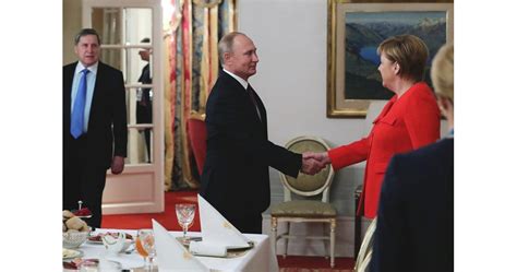 Меркел призова Путин за свобода на корабоплаването в Азовско море