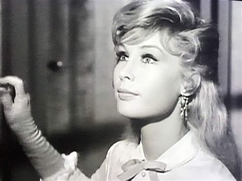 Pin De Daniel Saks En Barbara Eden Mi Bella Genio Barbara Eden