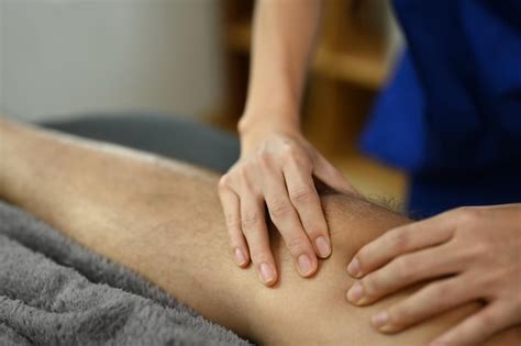Premium Photo Closeup Physiotherapist Doing A Patellar Mobilization Male Patient Physical