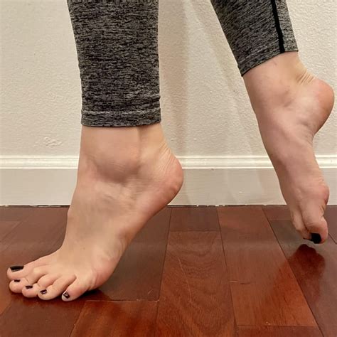 Good Luck Fitting All These Toes In Your Mouth R Bigfeetgirls