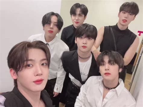 위아이 Wei Official On Twitter 오늘의 위아이 팬사인회 순서🌟 언제나 그렇듯 루아이 마음 훔치러 옴🤫 위아이 Wei Wei Passion