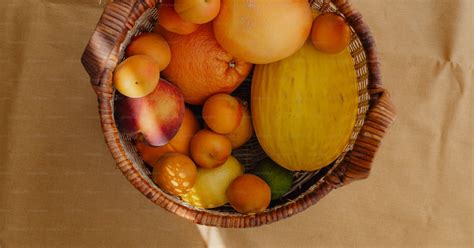 다양한 종류의 과일로 가득 찬 바구니 사진 Unsplash의 여름 이미지