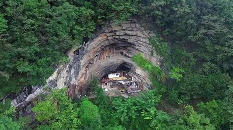 贵州深山发现神秘山洞，洞口有人居住，洞内奇观更是美不胜收 每日头条
