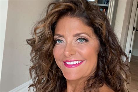Kathy Wakile Dazzles In A Sexy Yellow Gown With A Thigh High Slit