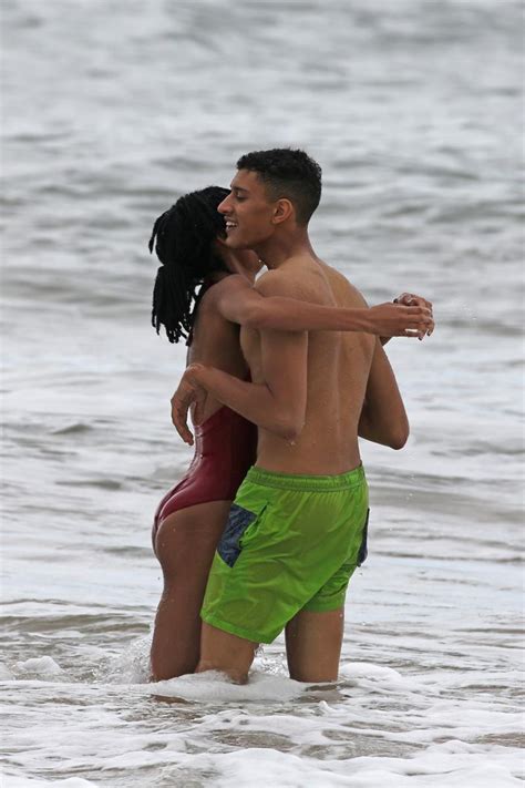 Pictures Of Willow Smith And Her Girlfriend Kissing